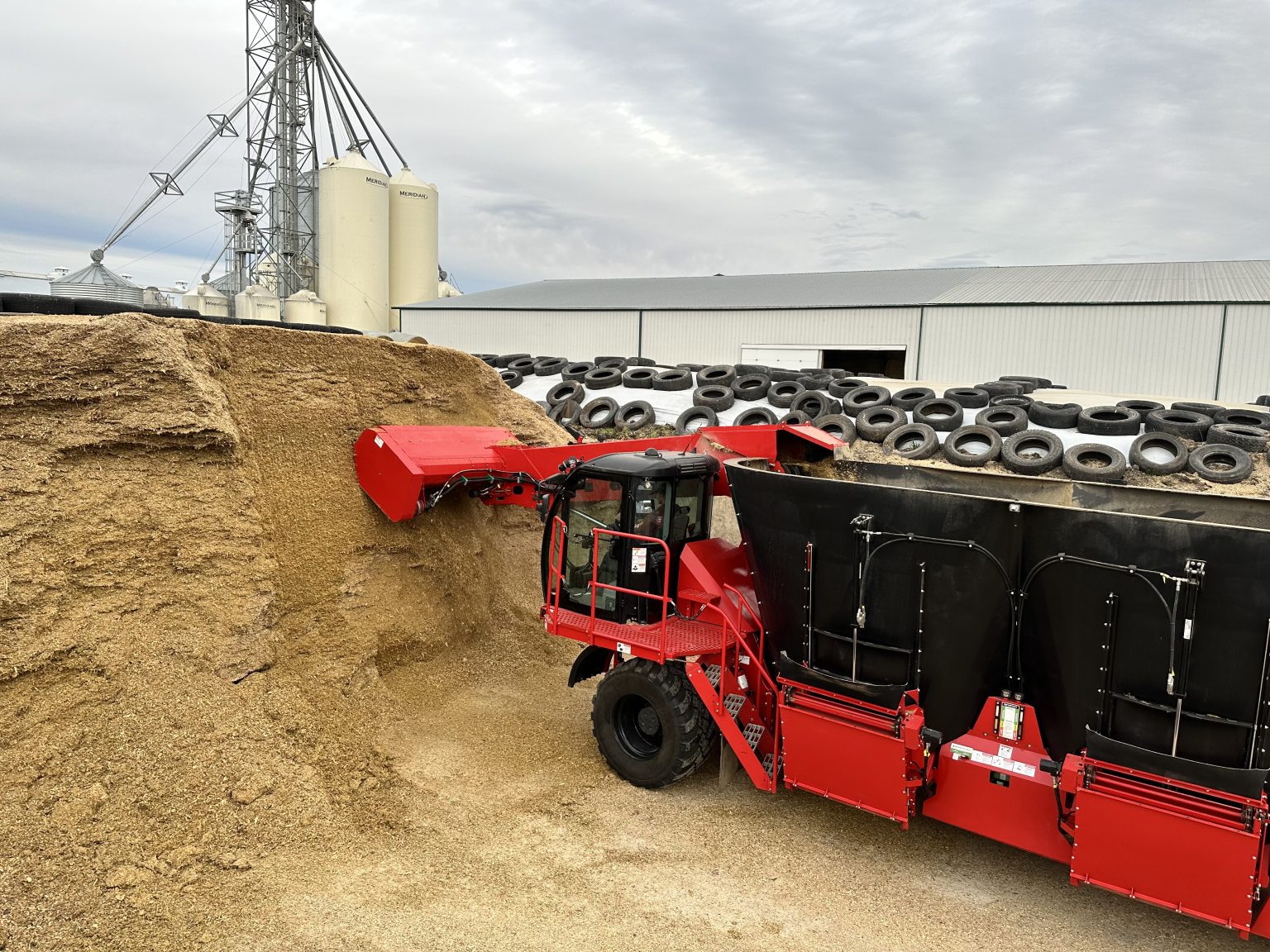 Highline AMX 1000S TMR Mixer Specs & Photos