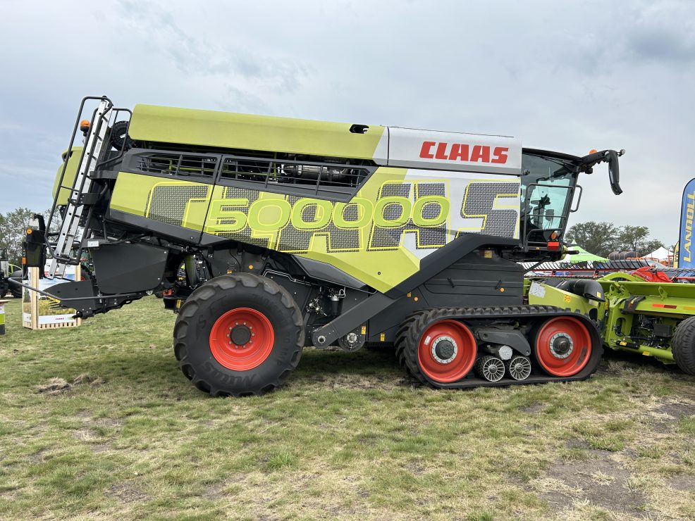 CLAAS LEXION 8900 Combine Specs | AgDealer.com