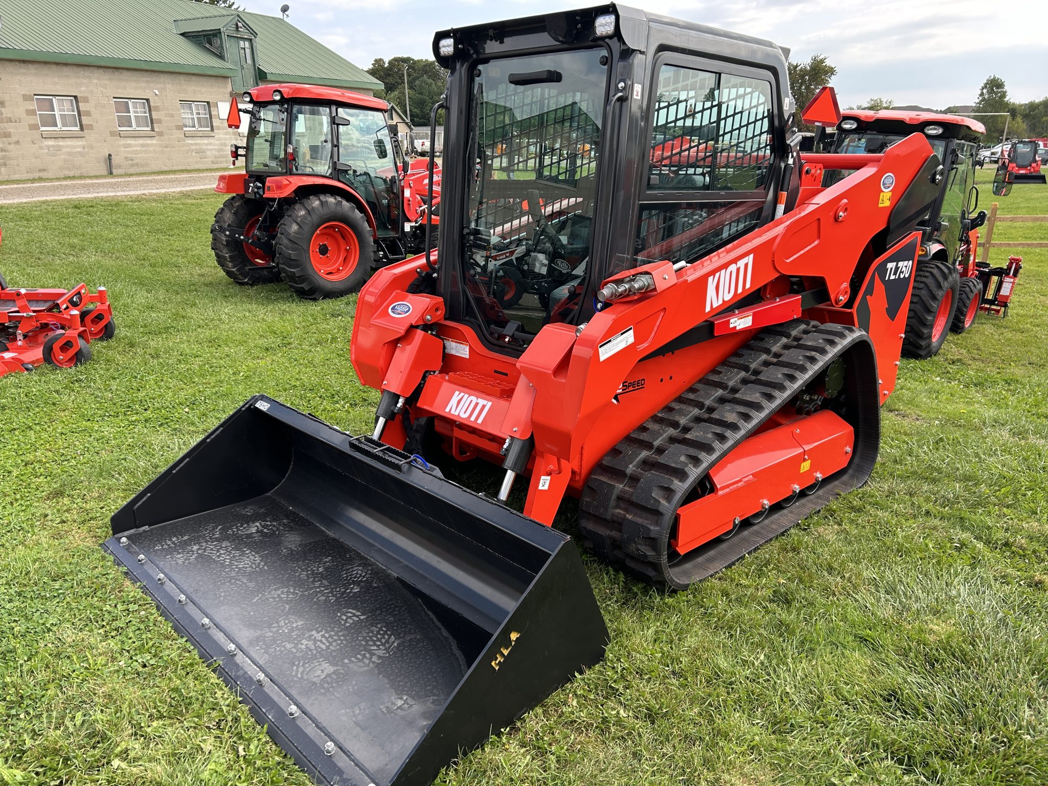 KIOTI TL750 Compact Track Loader Specs & Photos | AgDealer.com